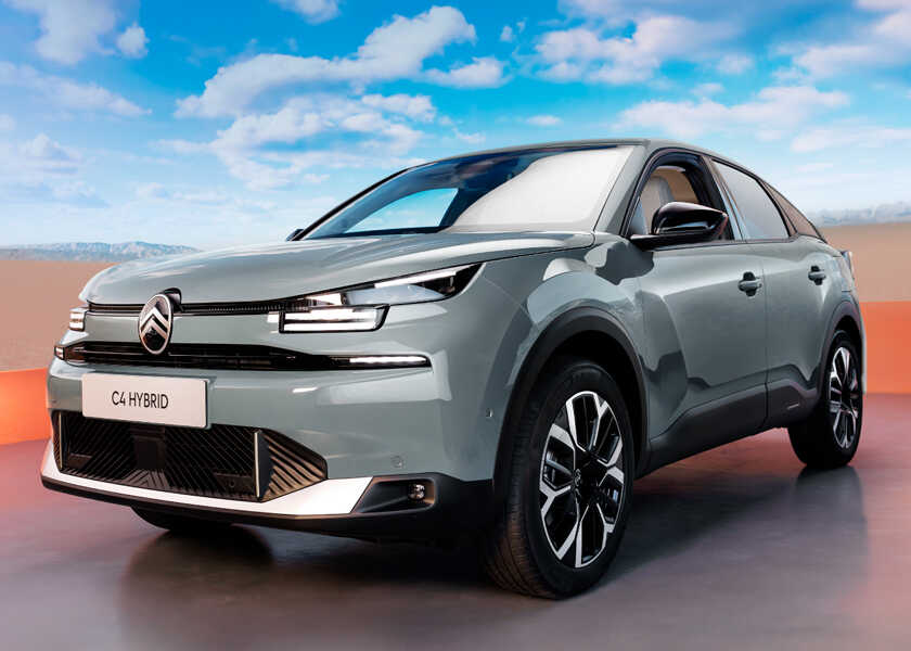 話題のクルマを品定め！低燃費を実感できるフレンチSUV！ 〈シトロエン〉C4 | Cars | Safari Online